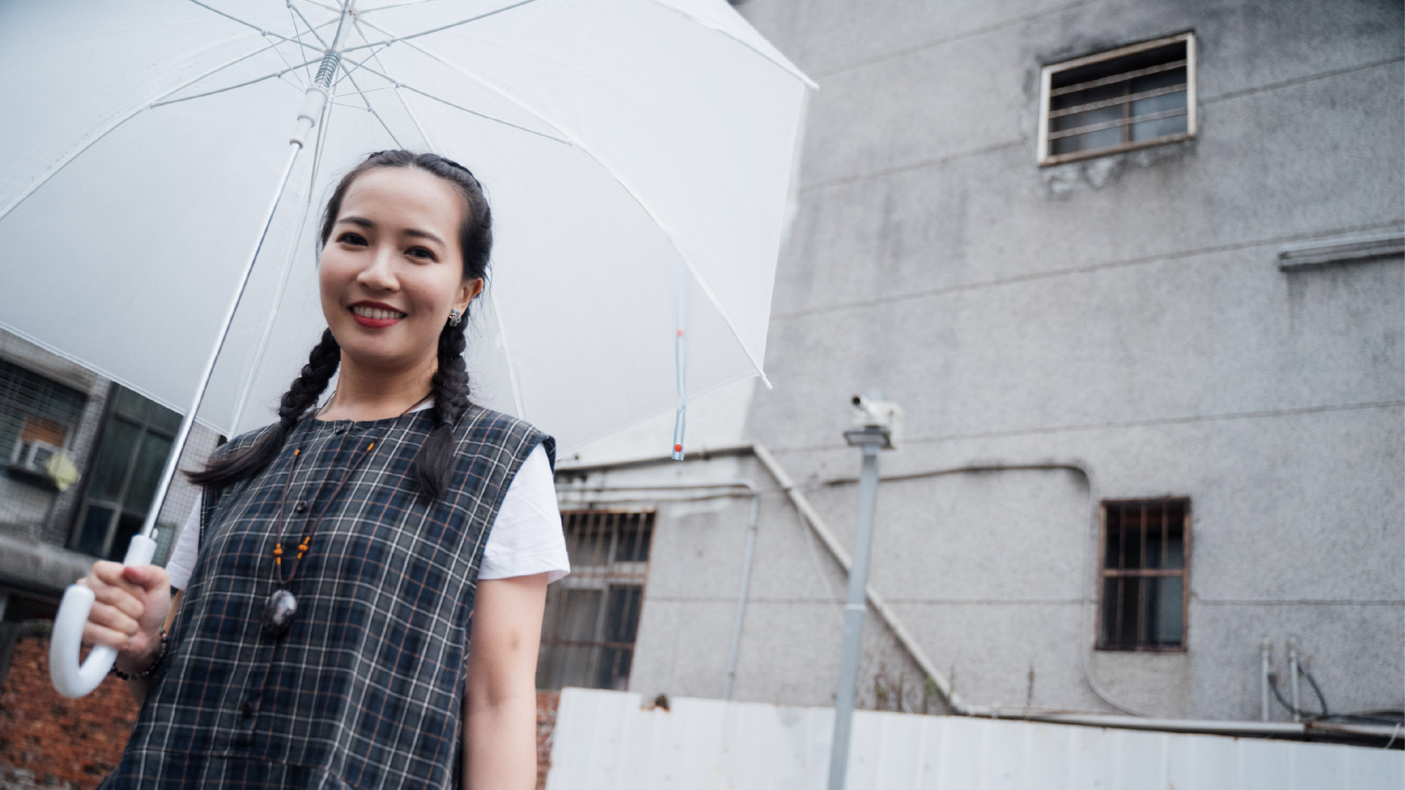 人物》怪是多怪？在大安區撿柴燒洗澡水的怪：訪《怪城少女》劉思坊 | Openbook閱讀誌